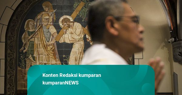 Foto: Khidmatnya Ibadah Kenaikan Yesus Kristus di Katedral Jakarta | kumparan.com